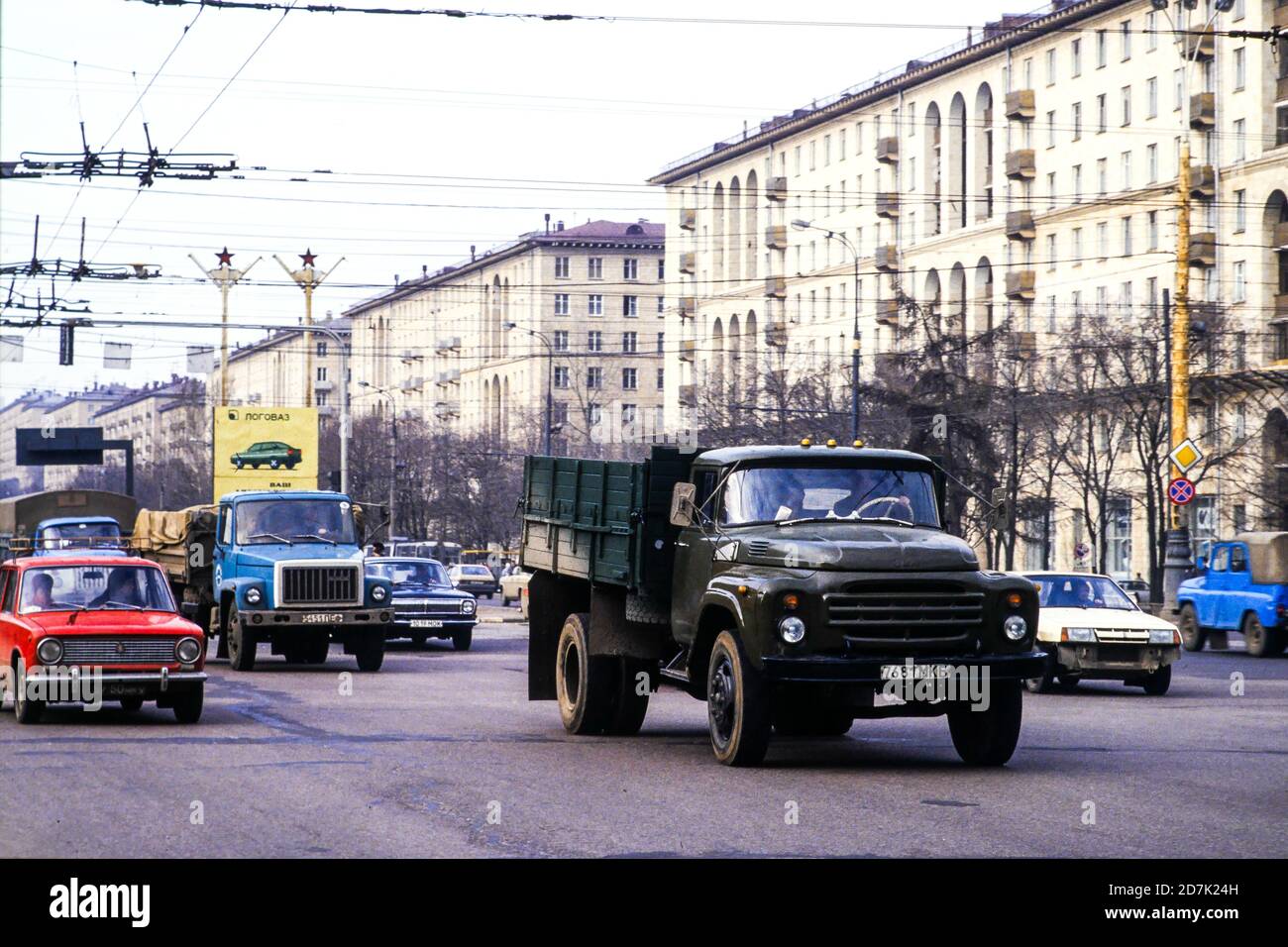 Street view, Moscow, CEI, April 1992 Stock Photo - Alamy