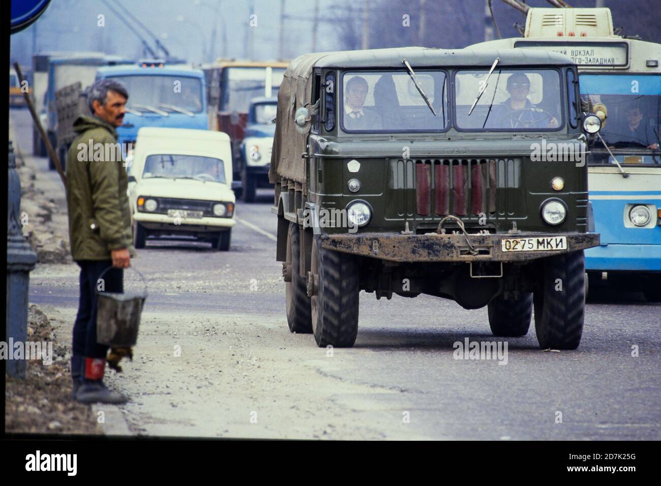 Street view, Moscow, CEI, April 1992 Stock Photo - Alamy