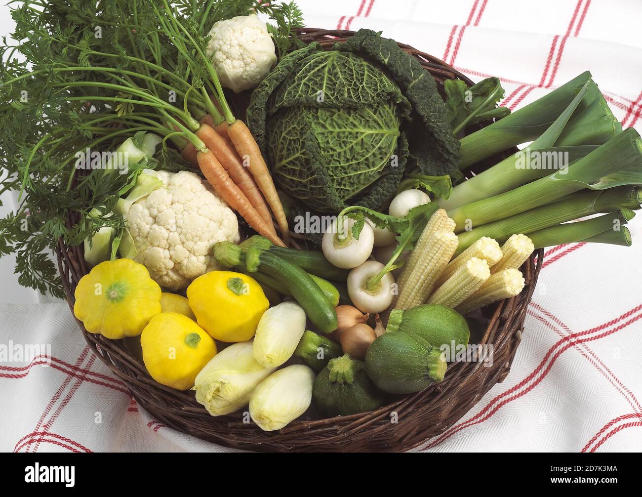 BASKET WITH "SMALL" VEGETABLE ARRANGEMENT Stock Photo - Alamy