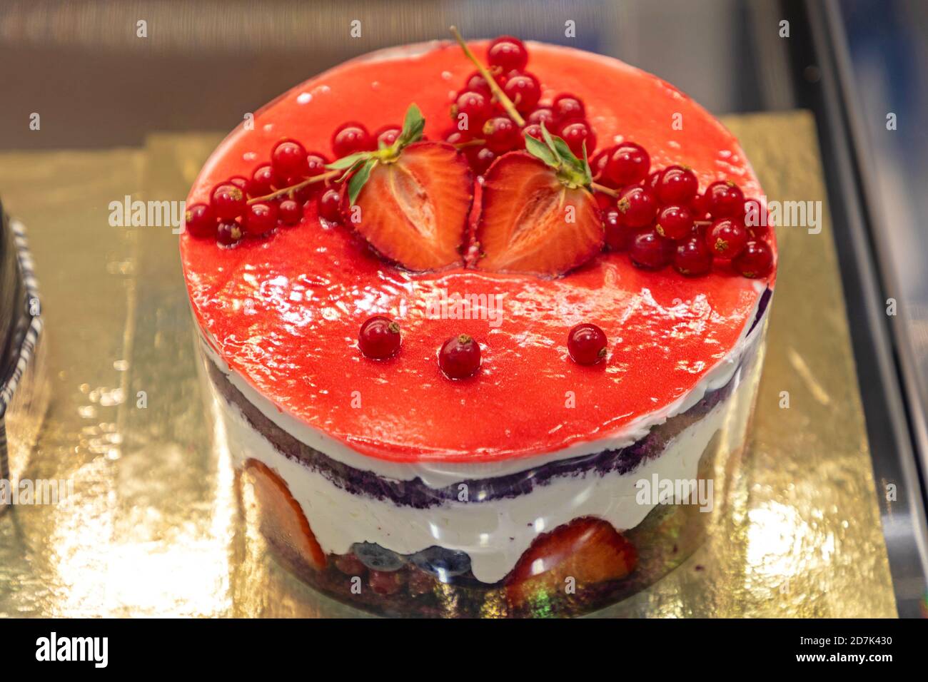 Big cake layers hi-res stock photography and images - Alamy