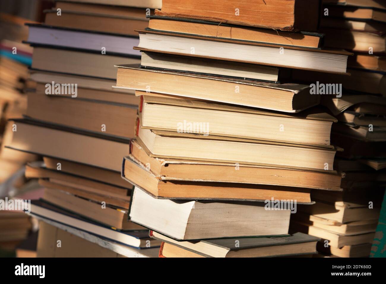 Books pile hi-res stock photography and images - Alamy