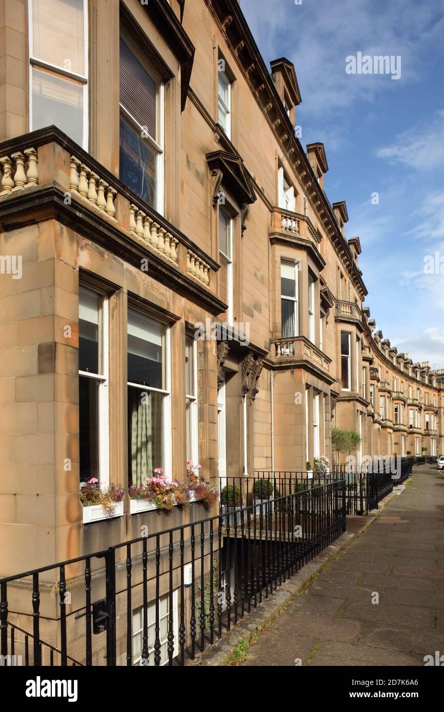 Traditional edinburgh tenement hi-res stock photography and images - Alamy