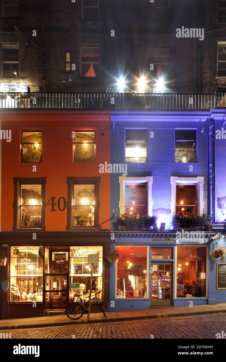 Shops and bars in Victoria Street, Edinburgh, Scotland Stock Photo - Alamy