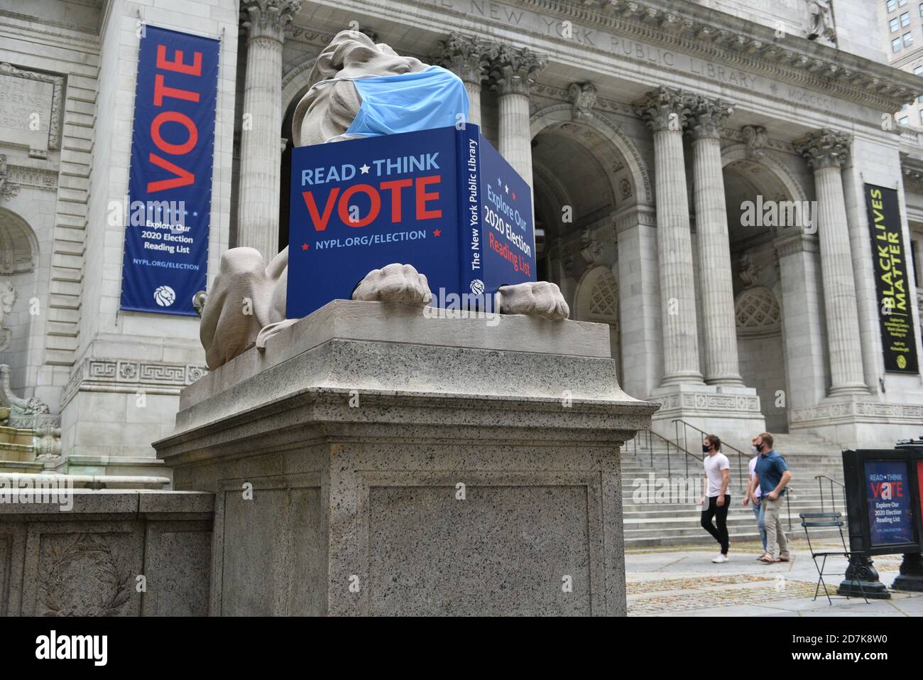 The New York Public Library lions, Patience and Fortitude, wear masks ...