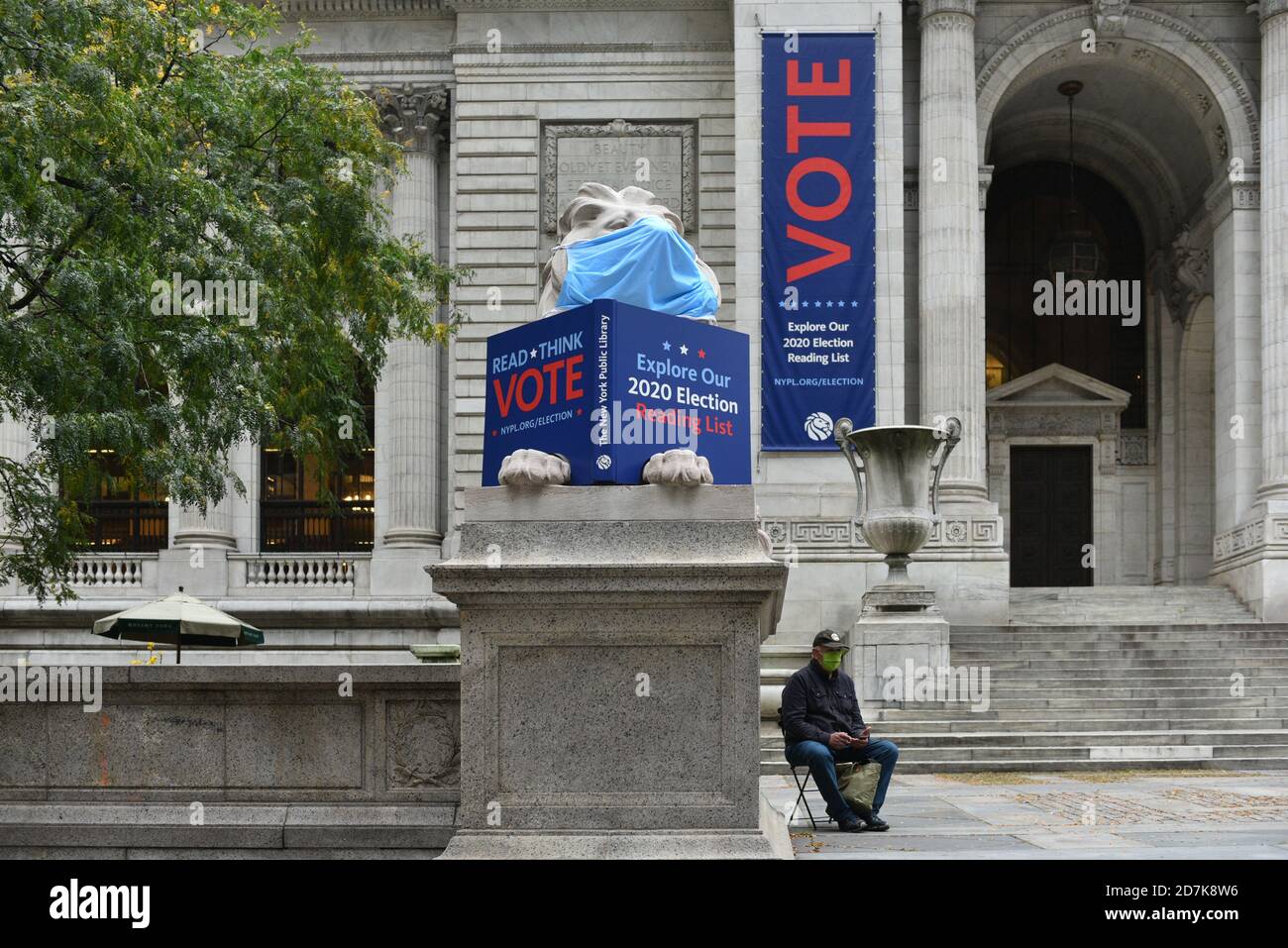 The New York Public Library lions, Patience and Fortitude, wear masks ...