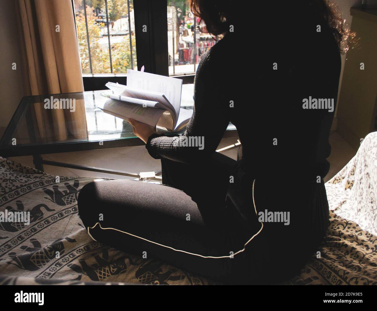 Girl underlining hi-res stock photography and images - Alamy