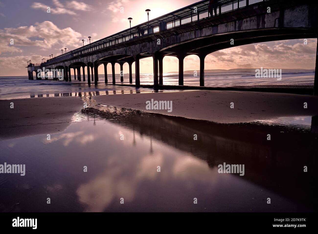 Architectural pier mirror hi-res stock photography and images - Alamy