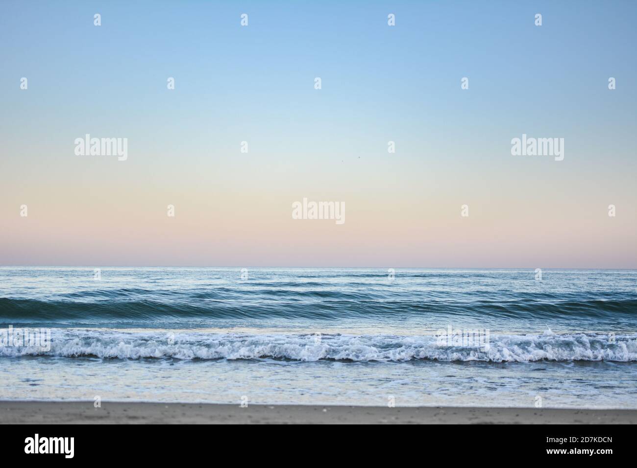 Crest of a wave hi-res stock photography and images - Alamy