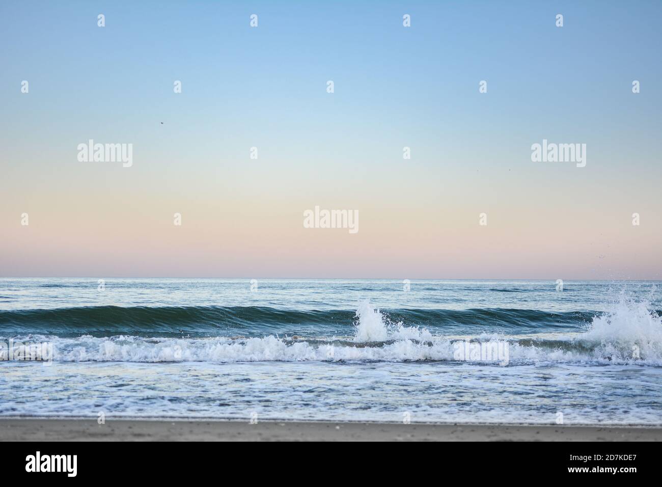 Crest of a wave hi-res stock photography and images - Alamy
