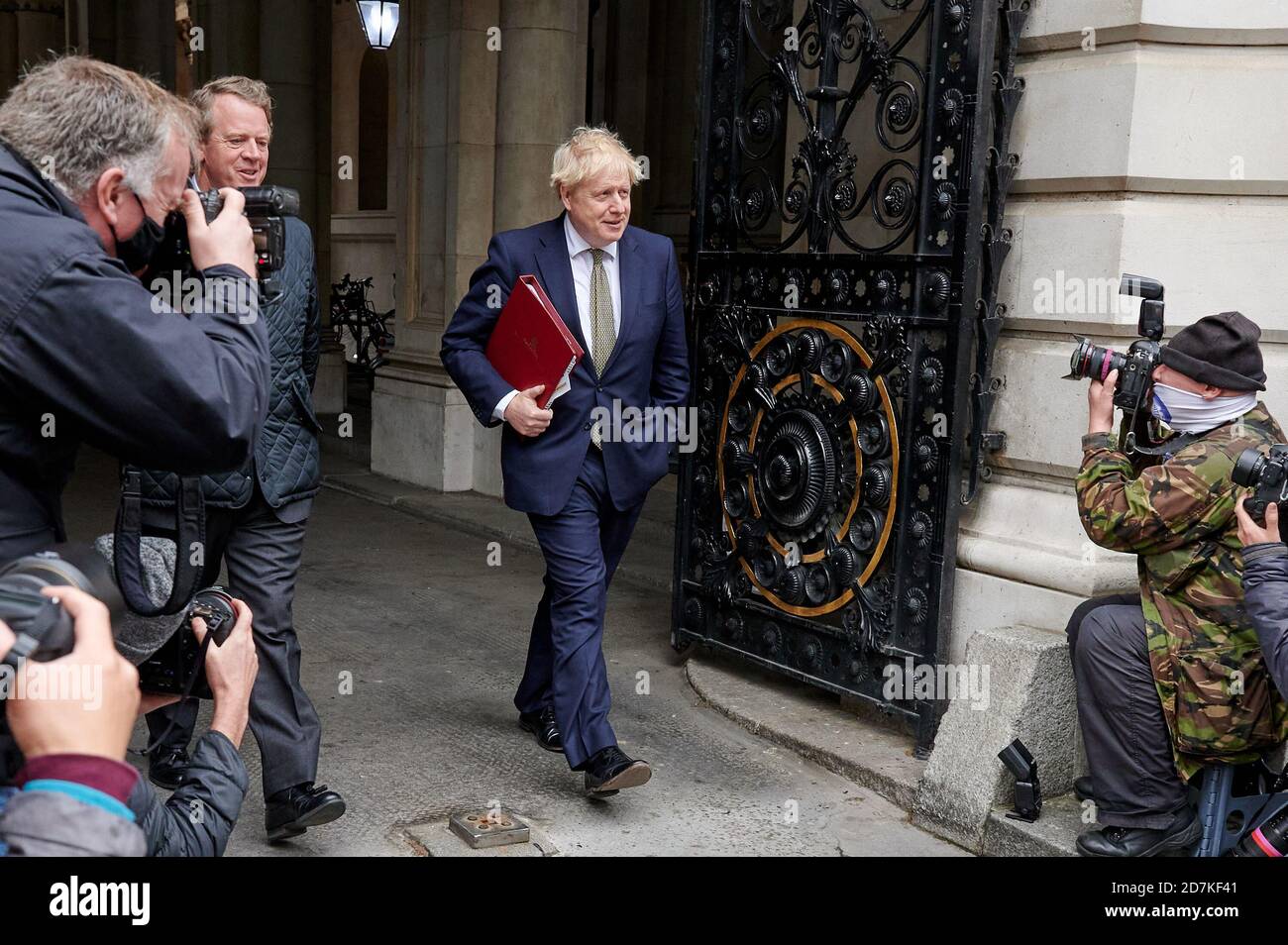 Boris Johnson arriving at 10 Downing Street Stock Photo - Alamy