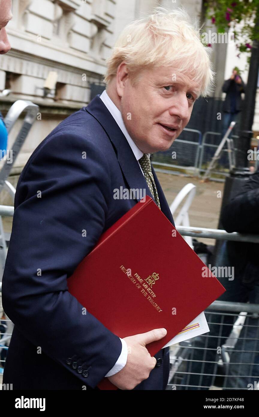 Boris johnson walking looking back hi-res stock photography and images ...
