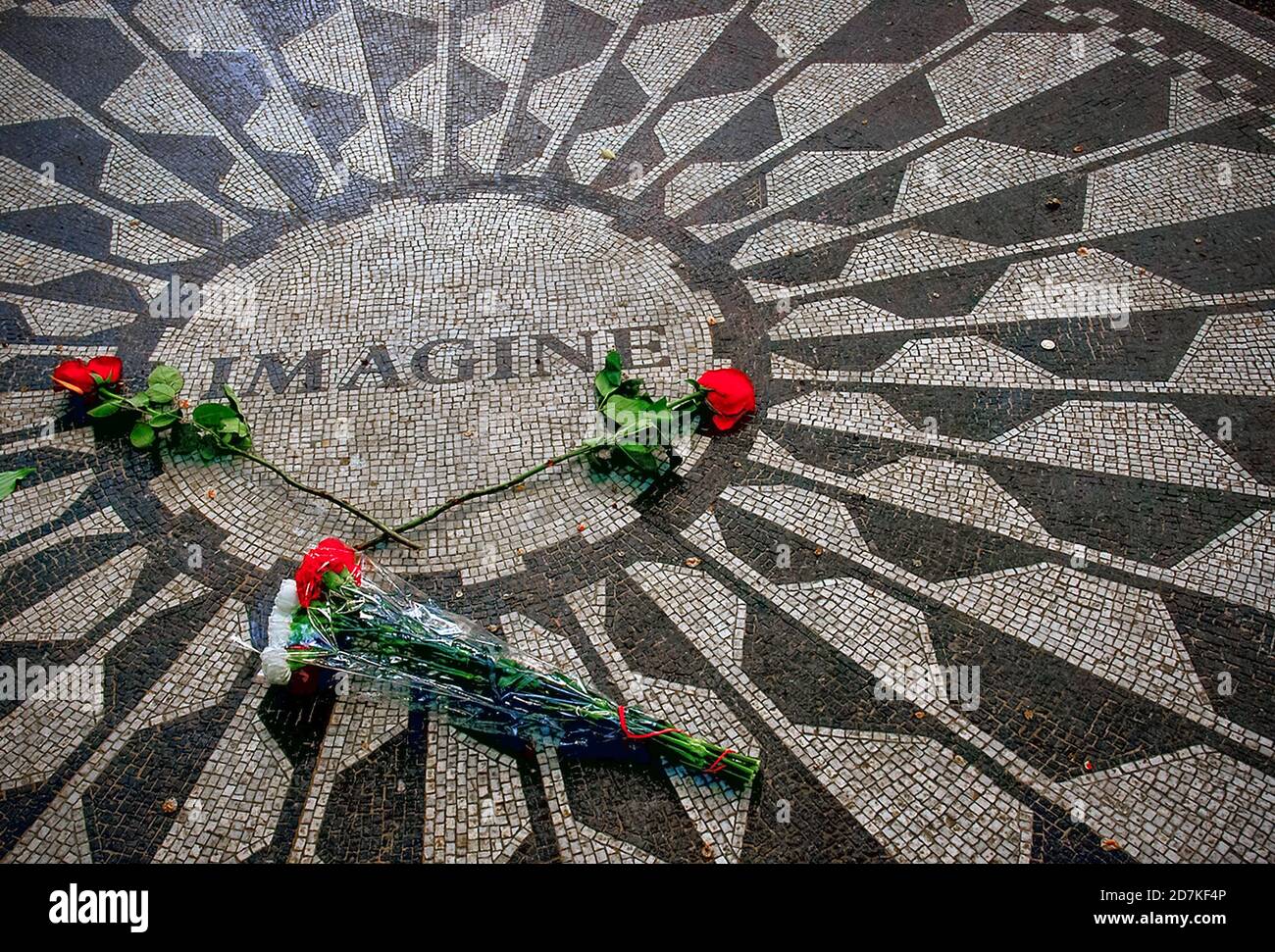 Imagine Memorial in Strawberry Fields Stock Photo - Alamy
