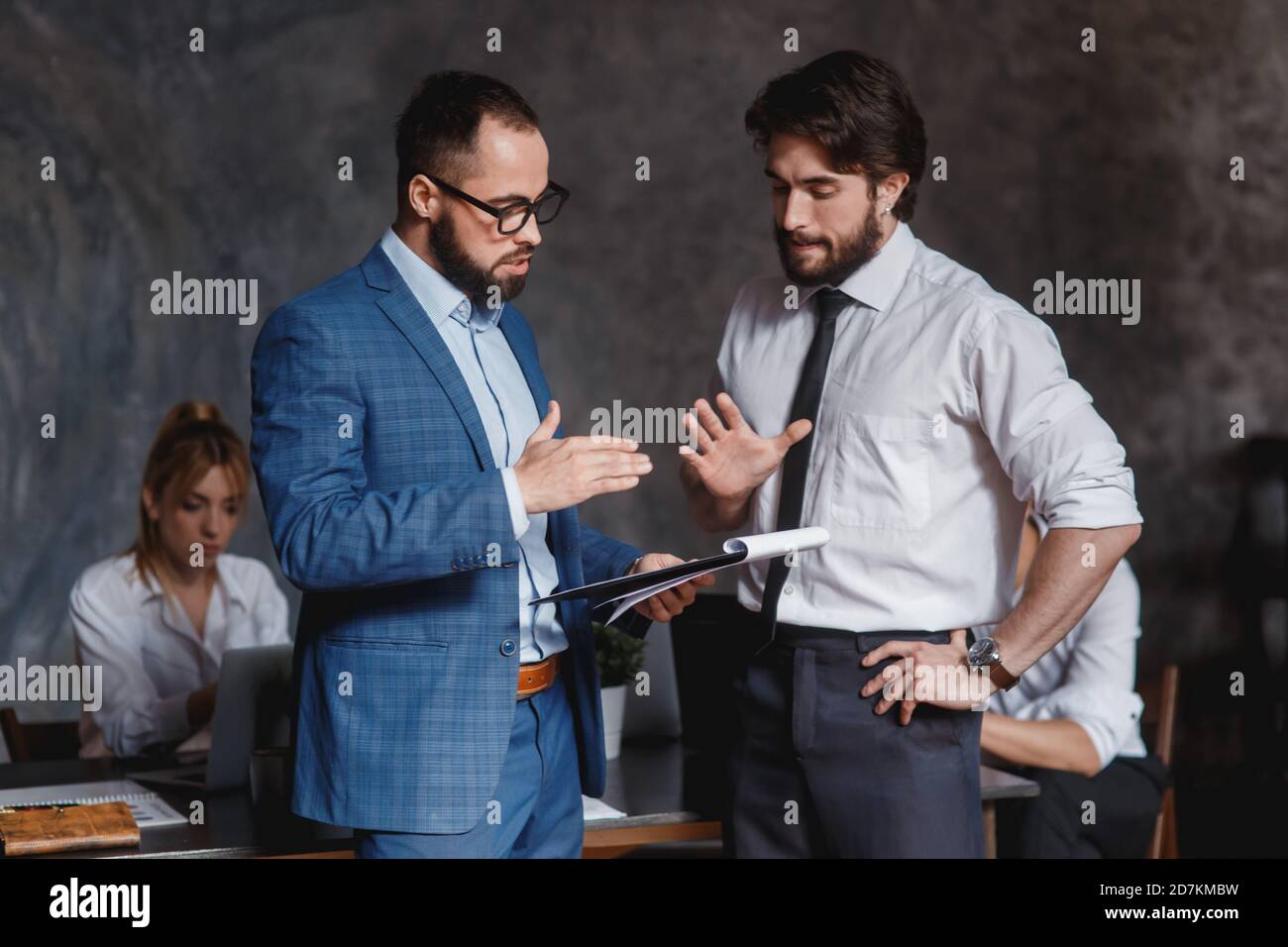 Team meeting arguing each other hi-res stock photography and images - Alamy