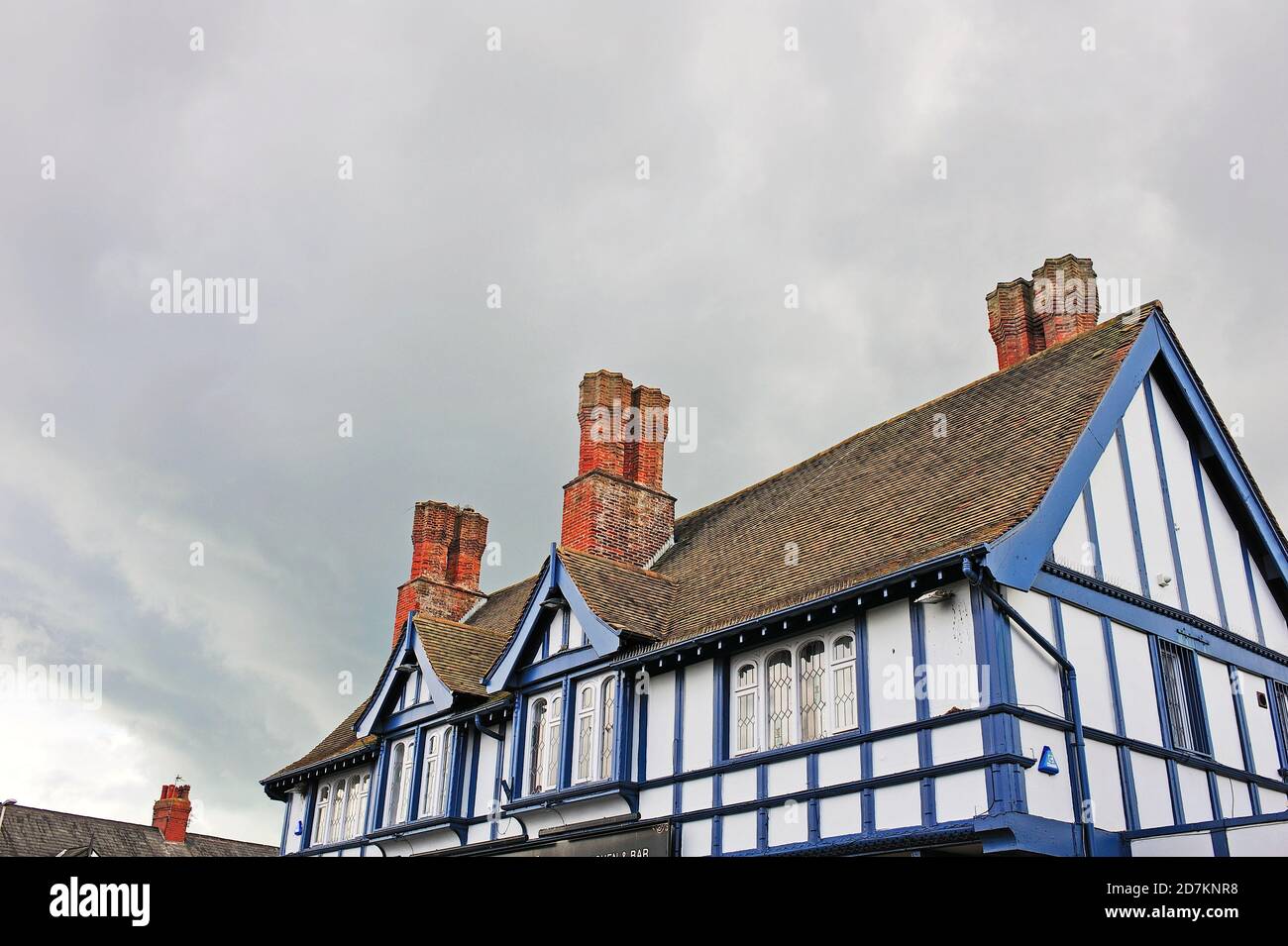 Elizabethan chimneys hi-res stock photography and images - Alamy