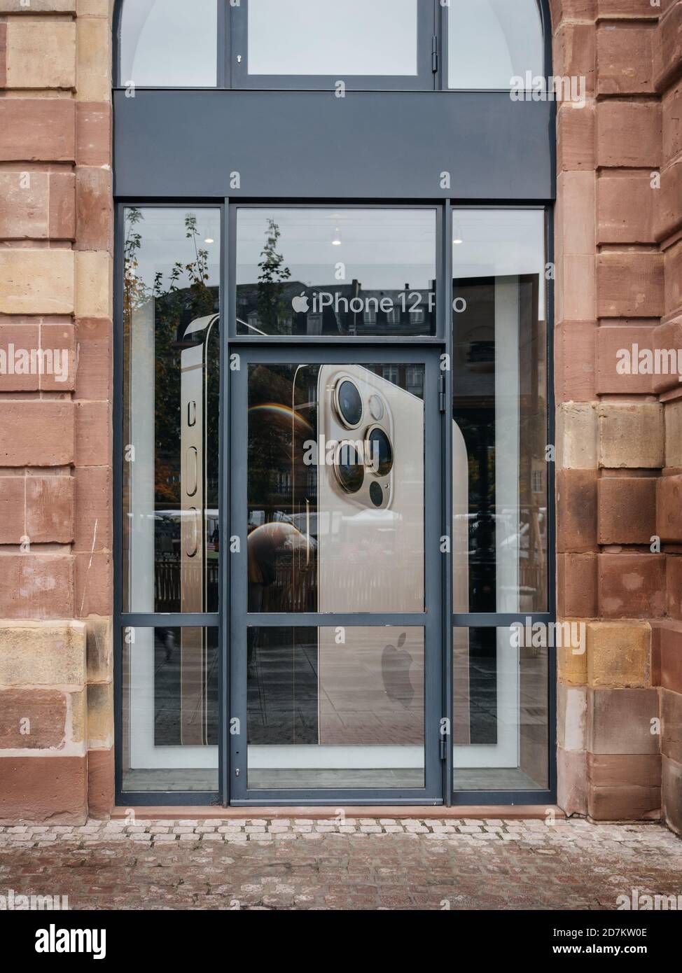 Paris, France - Oct 23, 2020: Vertical image of storefront Apple Store ...