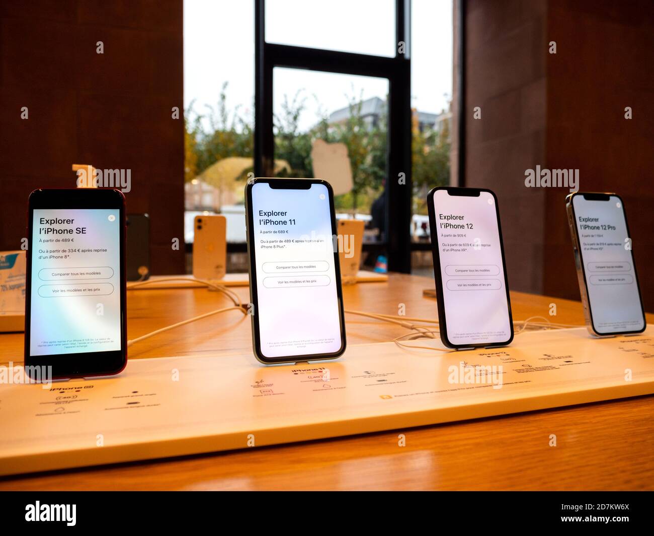 Iphone 12 angle hi-res stock photography and images - Alamy