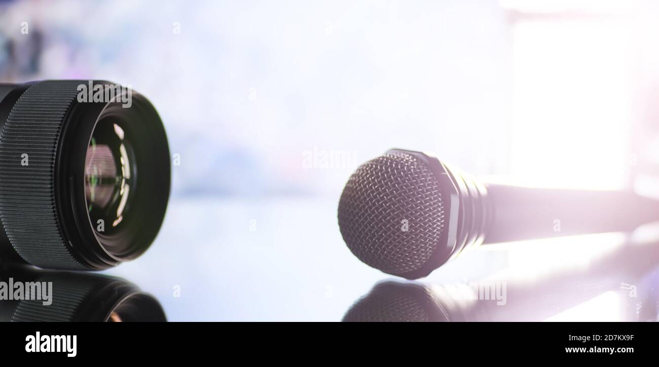 Small empty stage microphone hi-res stock photography and images - Alamy