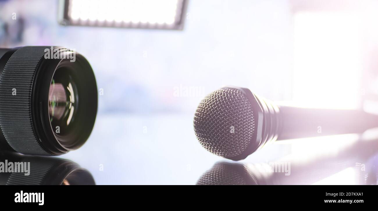 Small empty stage microphone hi-res stock photography and images - Alamy