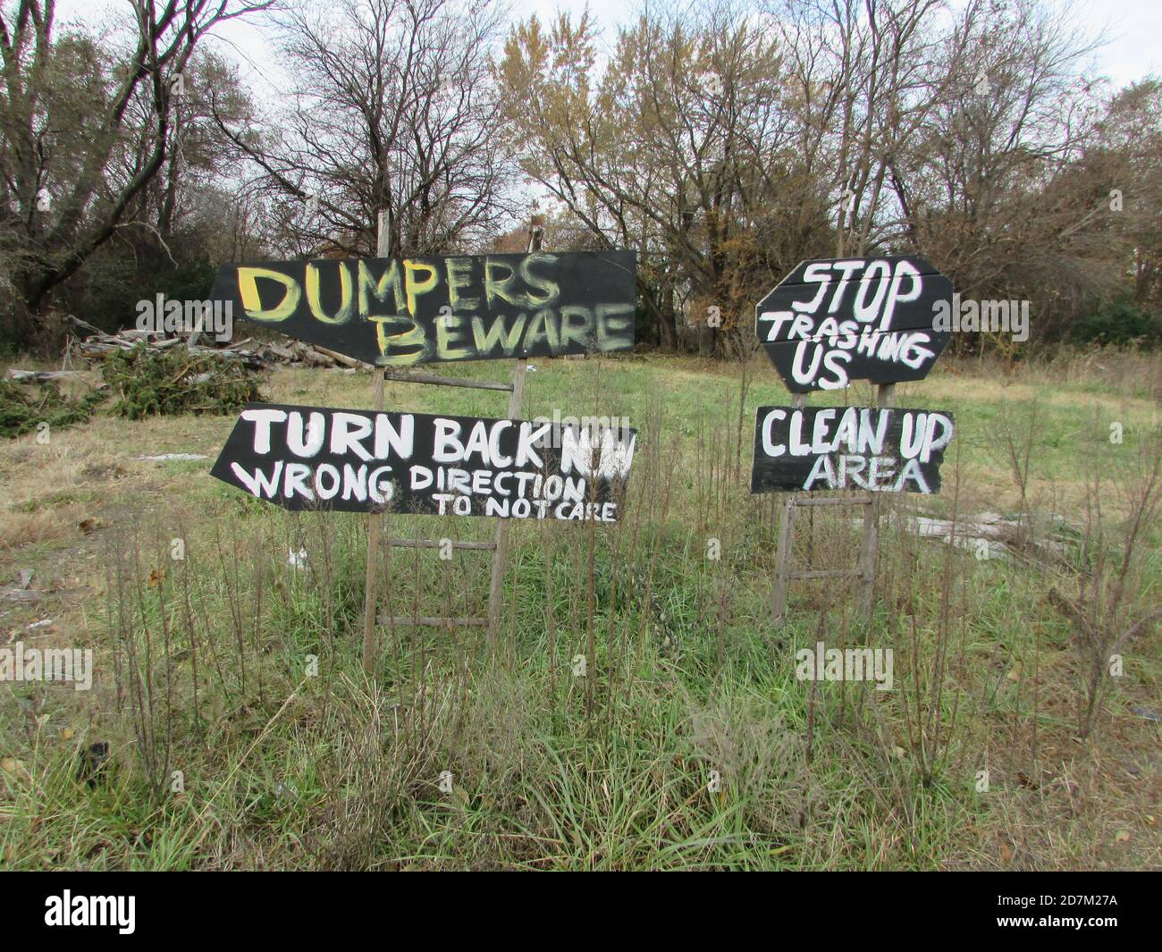 Dump rubbish sign hi-res stock photography and images - Alamy