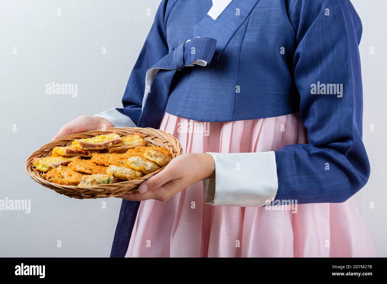 Korean basket woman hi-res stock photography and images - Alamy