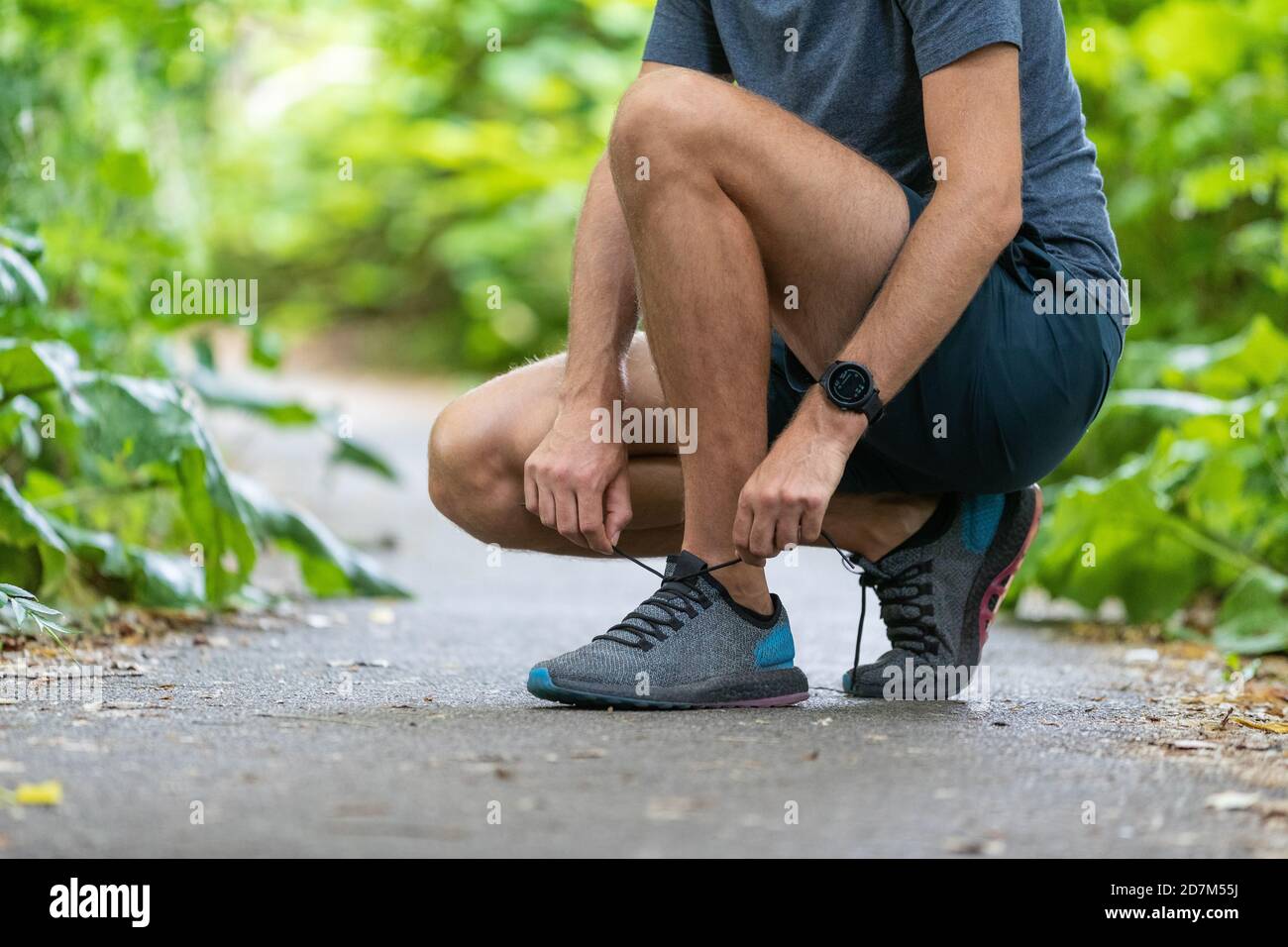 Man running for train hi-res stock photography and images - Alamy