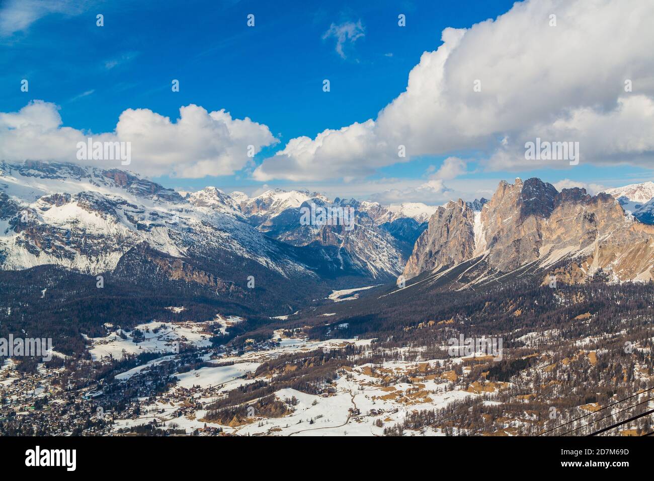 Beautiful shot mighty mountain hi-res stock photography and images - Alamy