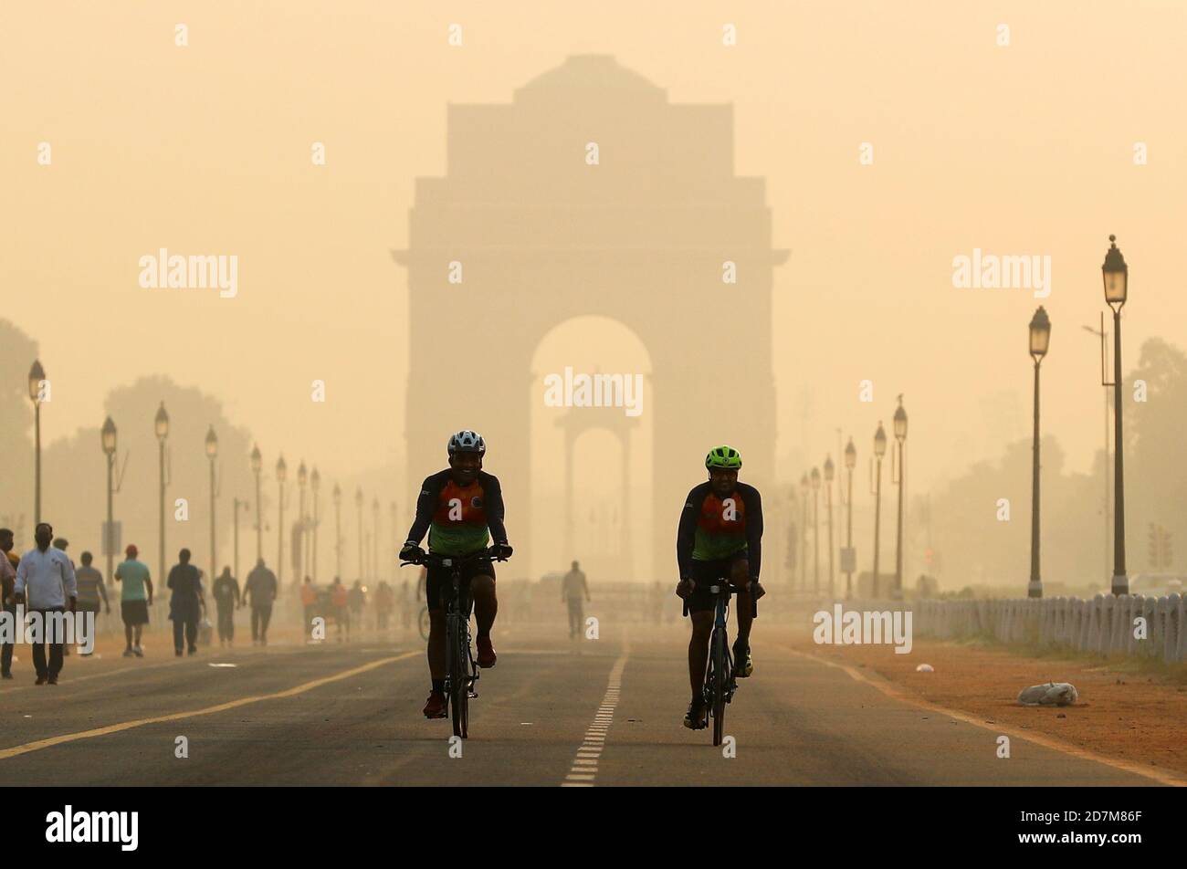 Delhi india gate pollution hi-res stock photography and images - Alamy