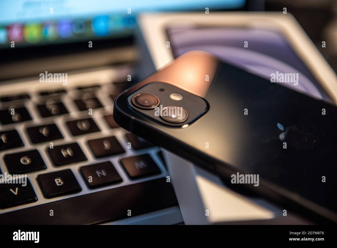 Iphone 12 box hi-res stock photography and images - Alamy