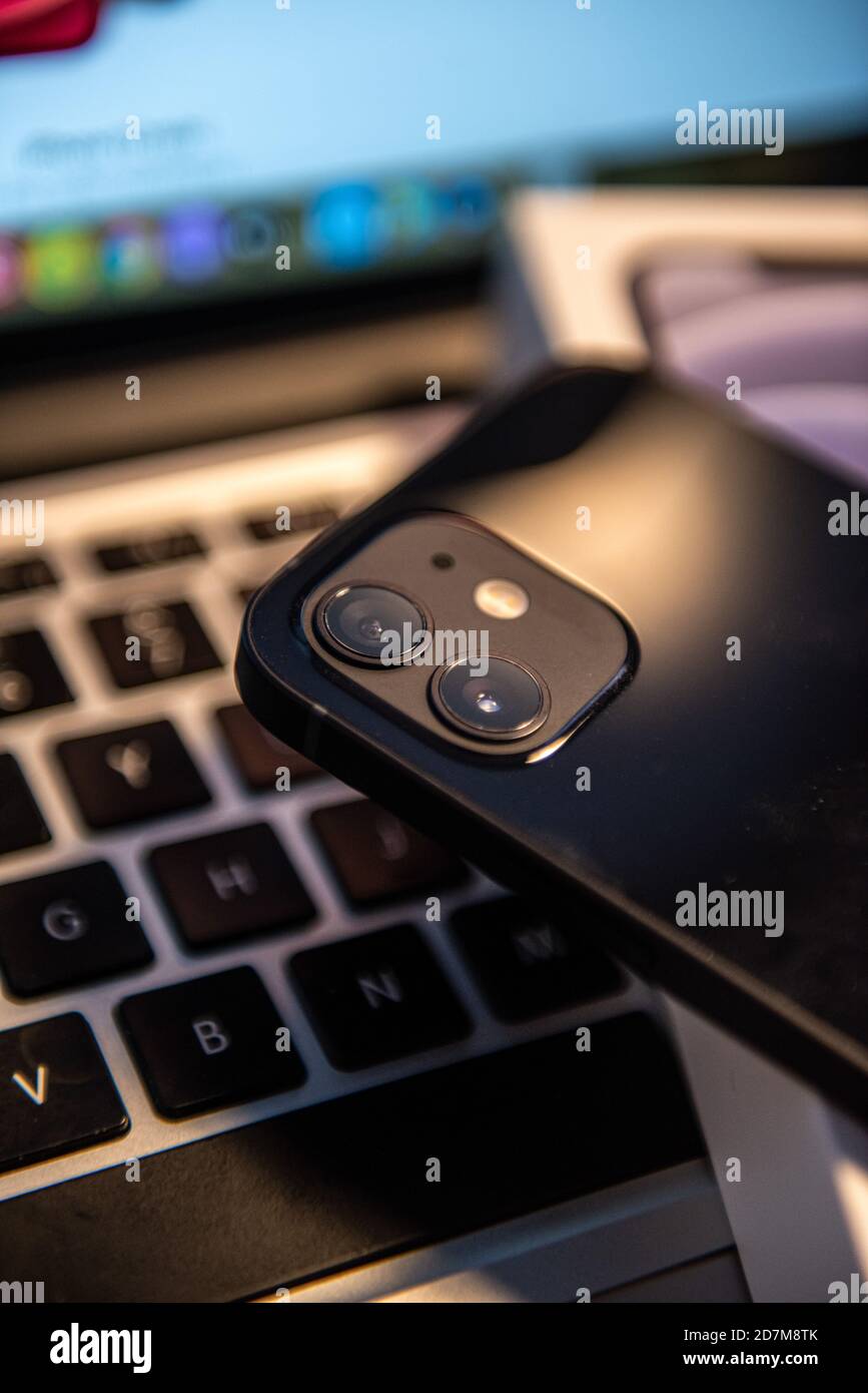 Iphone 12 box hi-res stock photography and images - Alamy