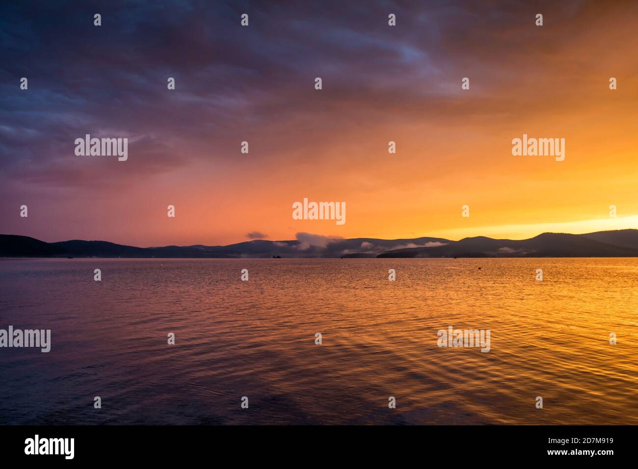 Purple and yellow sunset hi-res stock photography and images - Alamy