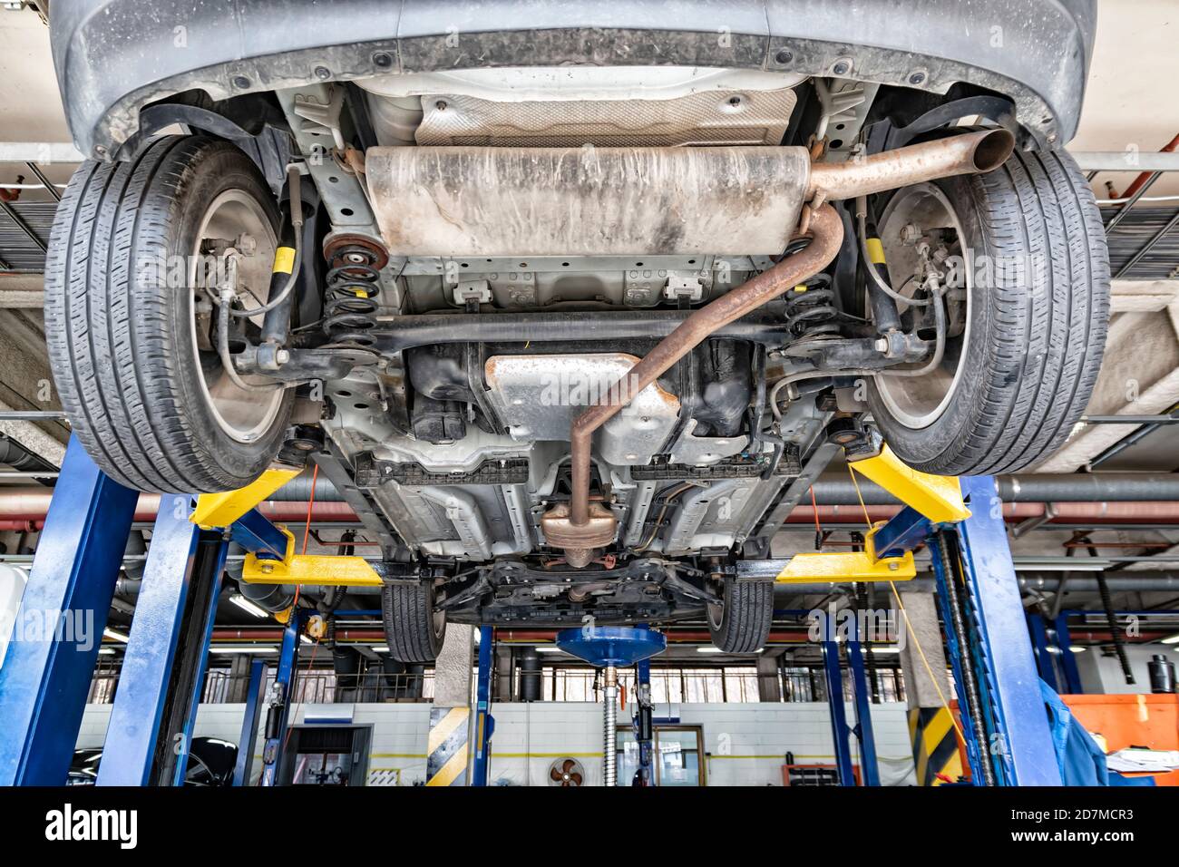 Auto repair service center Stock Photo - Alamy