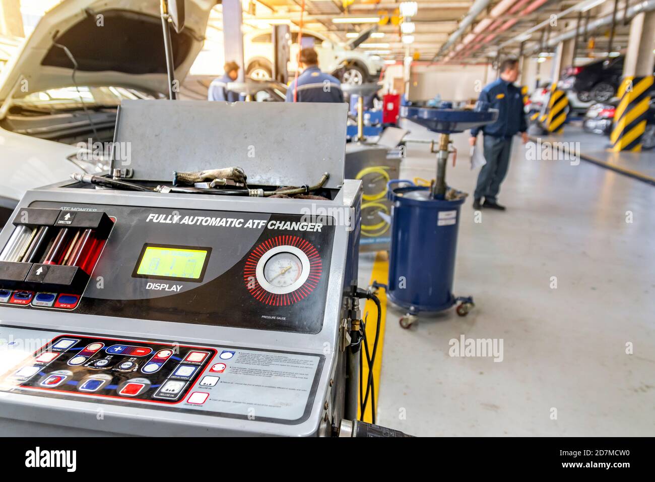 Auto repair service center Stock Photo - Alamy