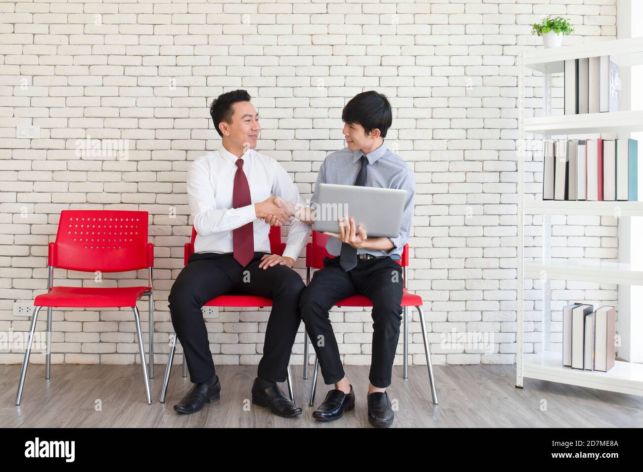 Interview two people room hi-res stock photography and images - Alamy