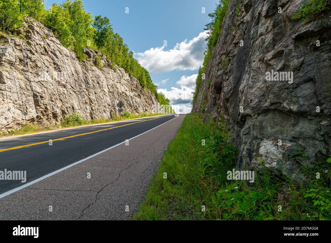 Highway through the hills hi-res stock photography and images - Alamy