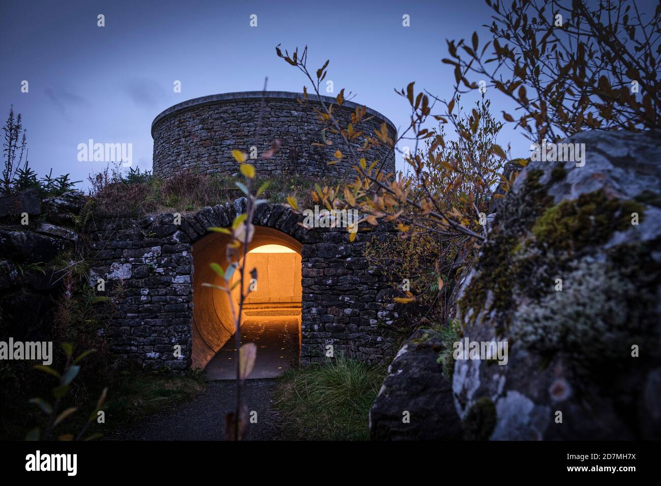 CAT CAIRN: THE KIELDER SKYSPACE - JAMES TURRELL 2000, Kielder Forest, Northumberland, England ...