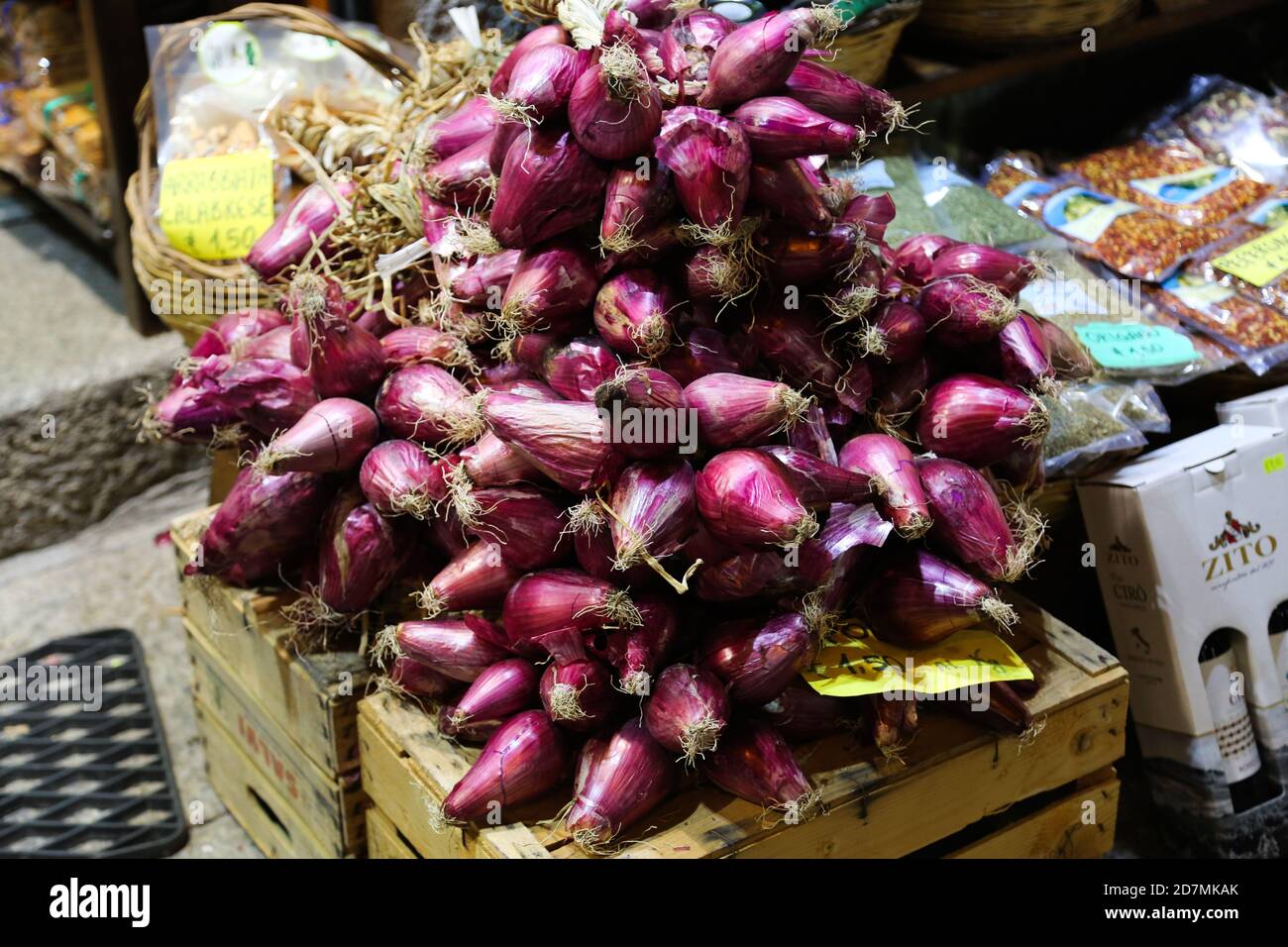 red onions in tropea, at the supermarket Stock Photo - Alamy