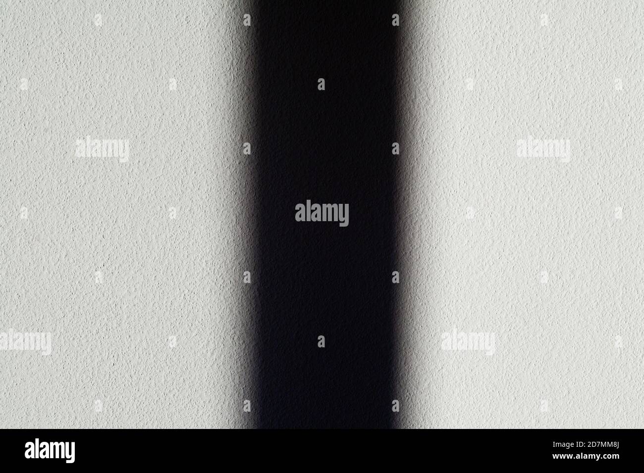 Narrow dark shadow in the center of white textured wall Stock Photo - Alamy