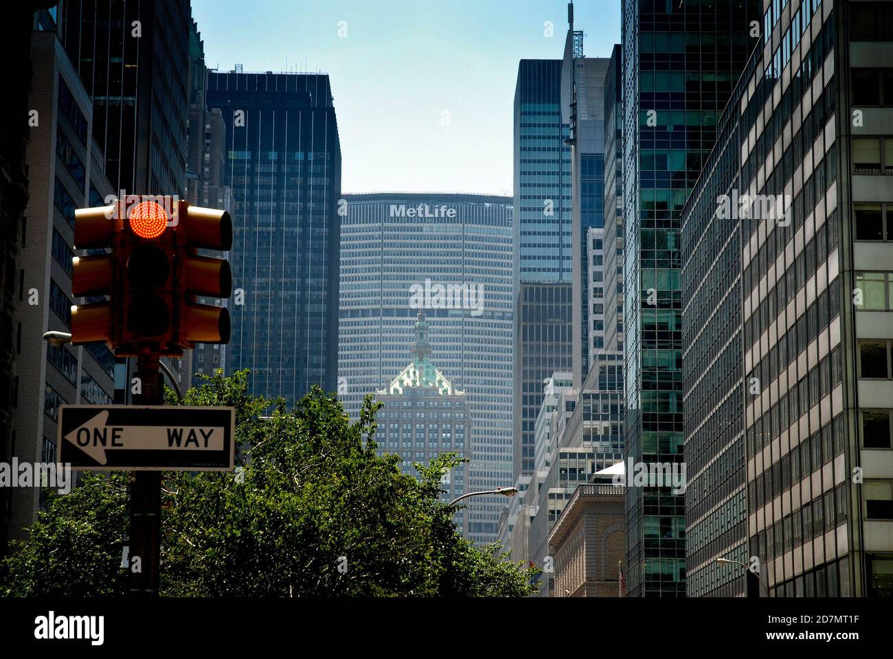 Metlife sign hi-res stock photography and images - Alamy