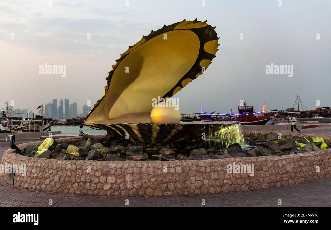 Doha qatar sea hi-res stock photography and images - Alamy