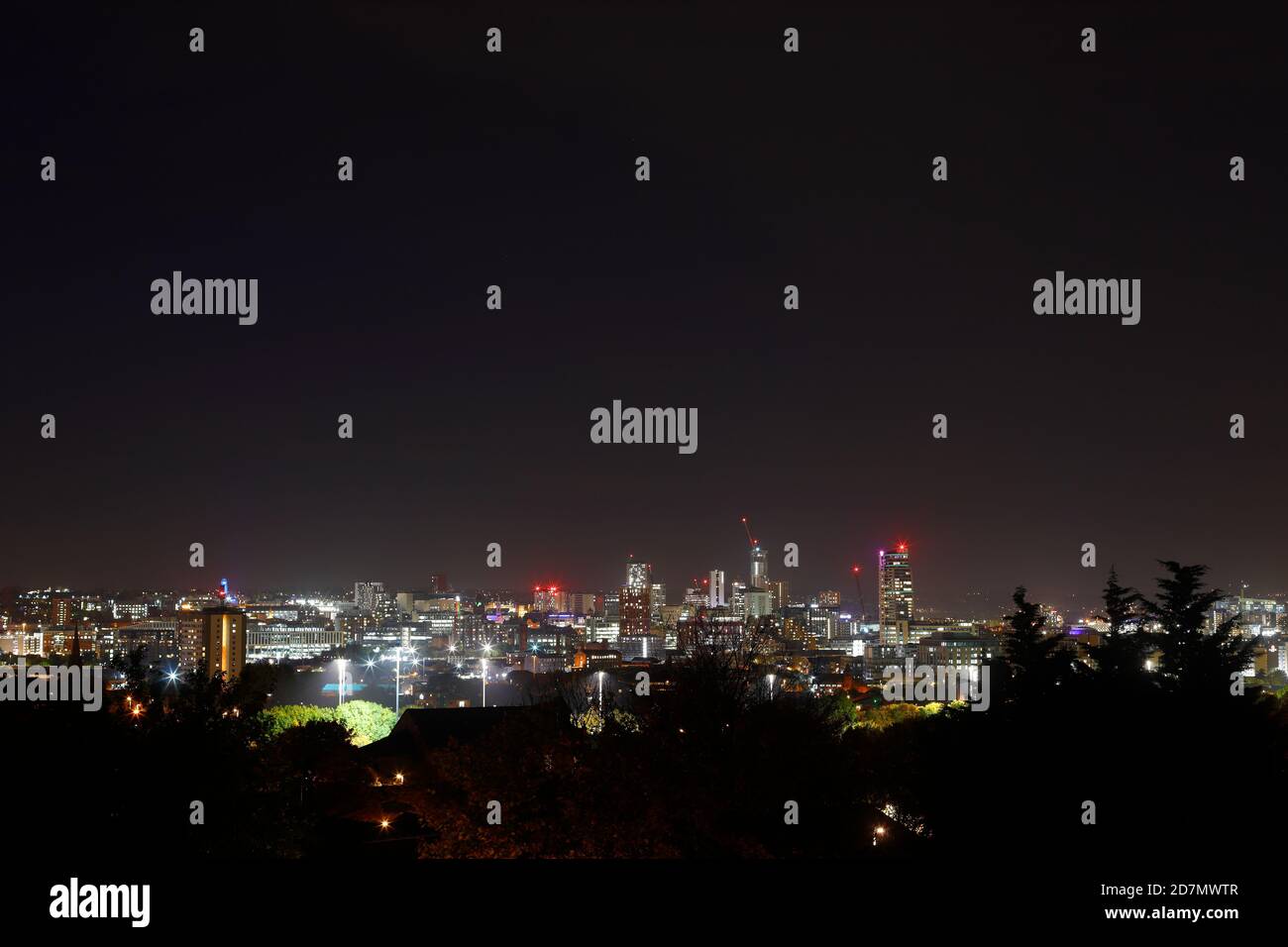 Leeds skyline at night hi-res stock photography and images - Alamy