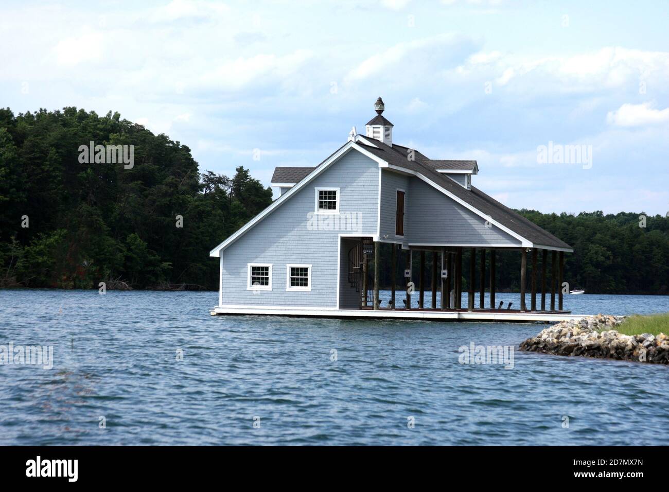 Floating dock by the lake in Virginia, USA Stock Photo - Alamy