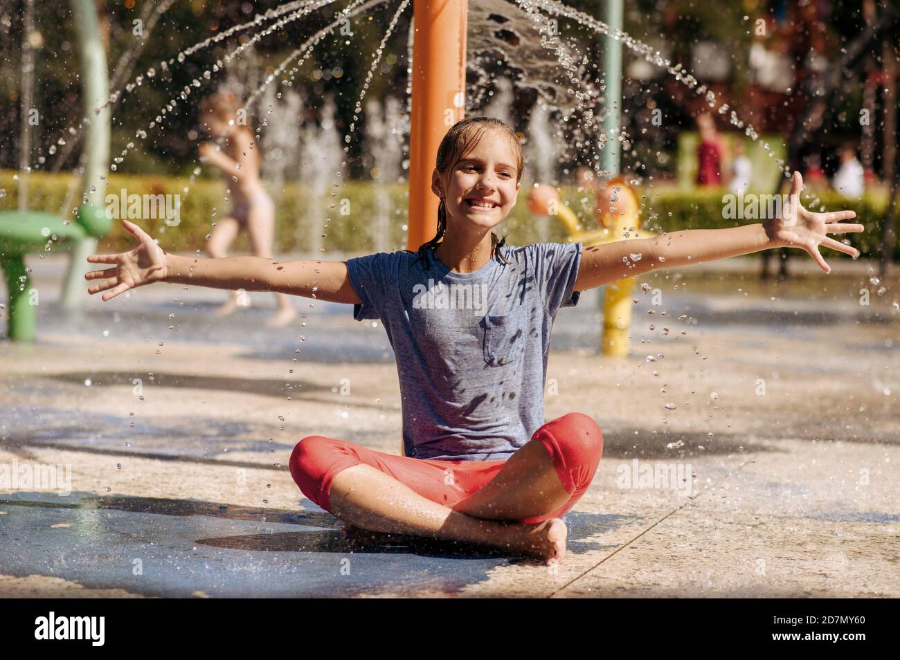 Family in aquapark hi-res stock photography and images - Alamy