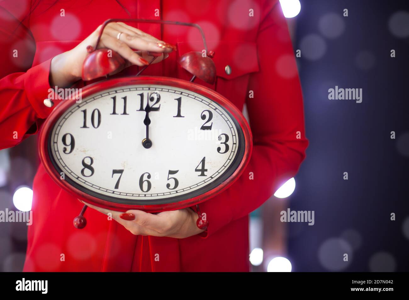 Clock showing 12 noon hi-res stock photography and images - Alamy