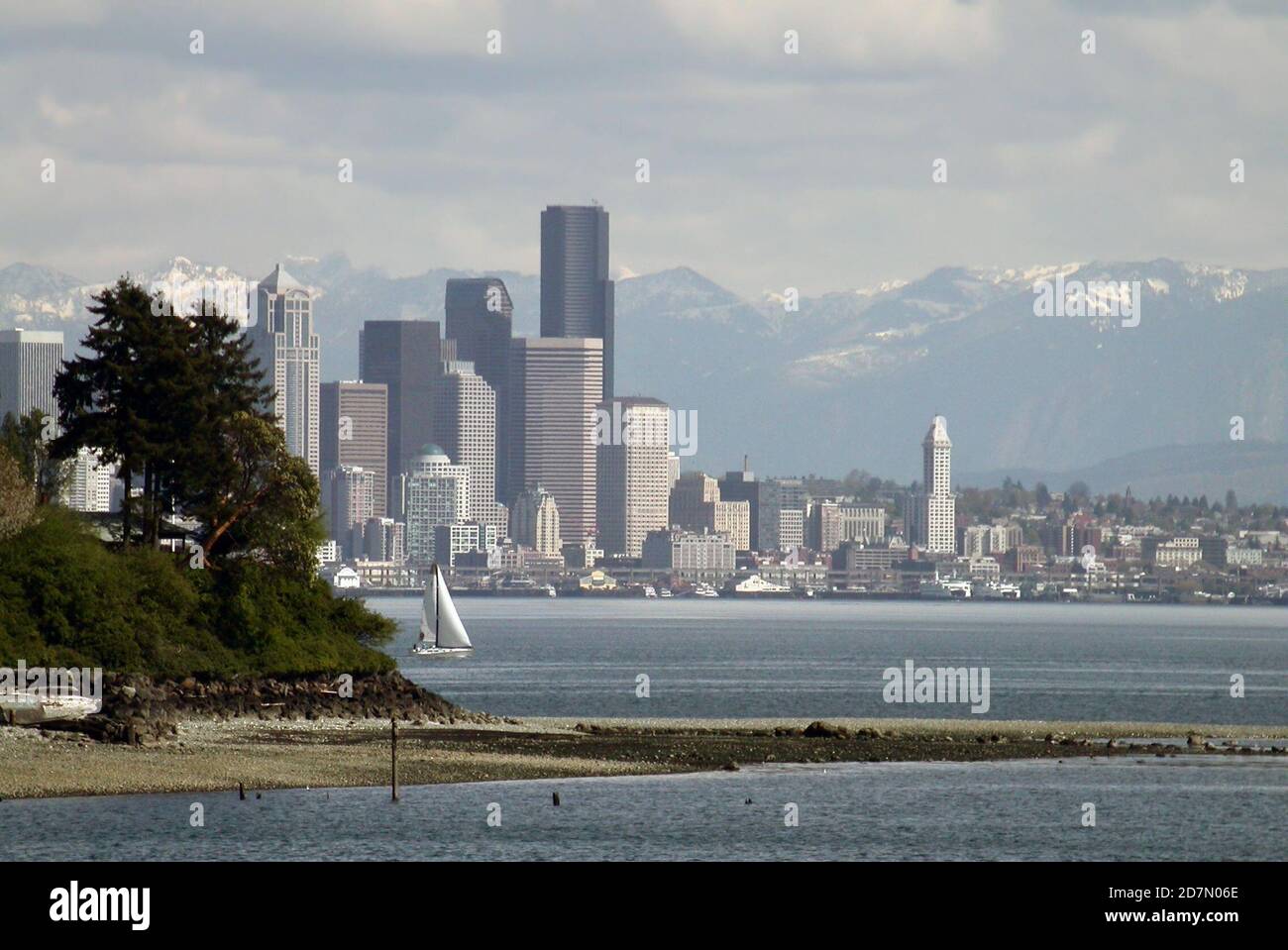 Seattle Washington waterfront with mountains and downtown towers Stock ...