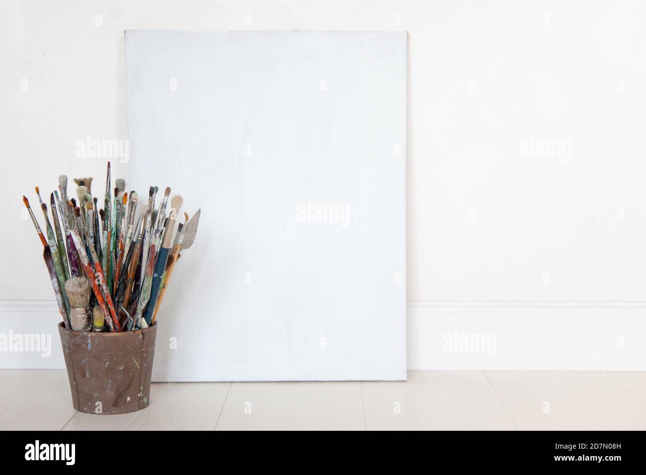 Oil canvas bucket hi-res stock photography and images - Alamy