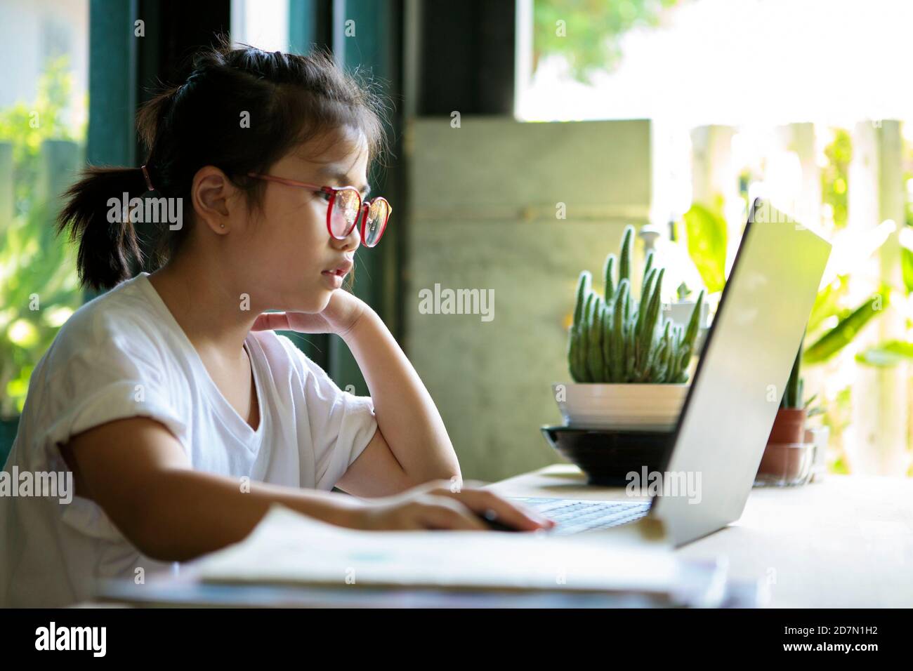 asian children working on computer laptop at home Stock Photo - Alamy