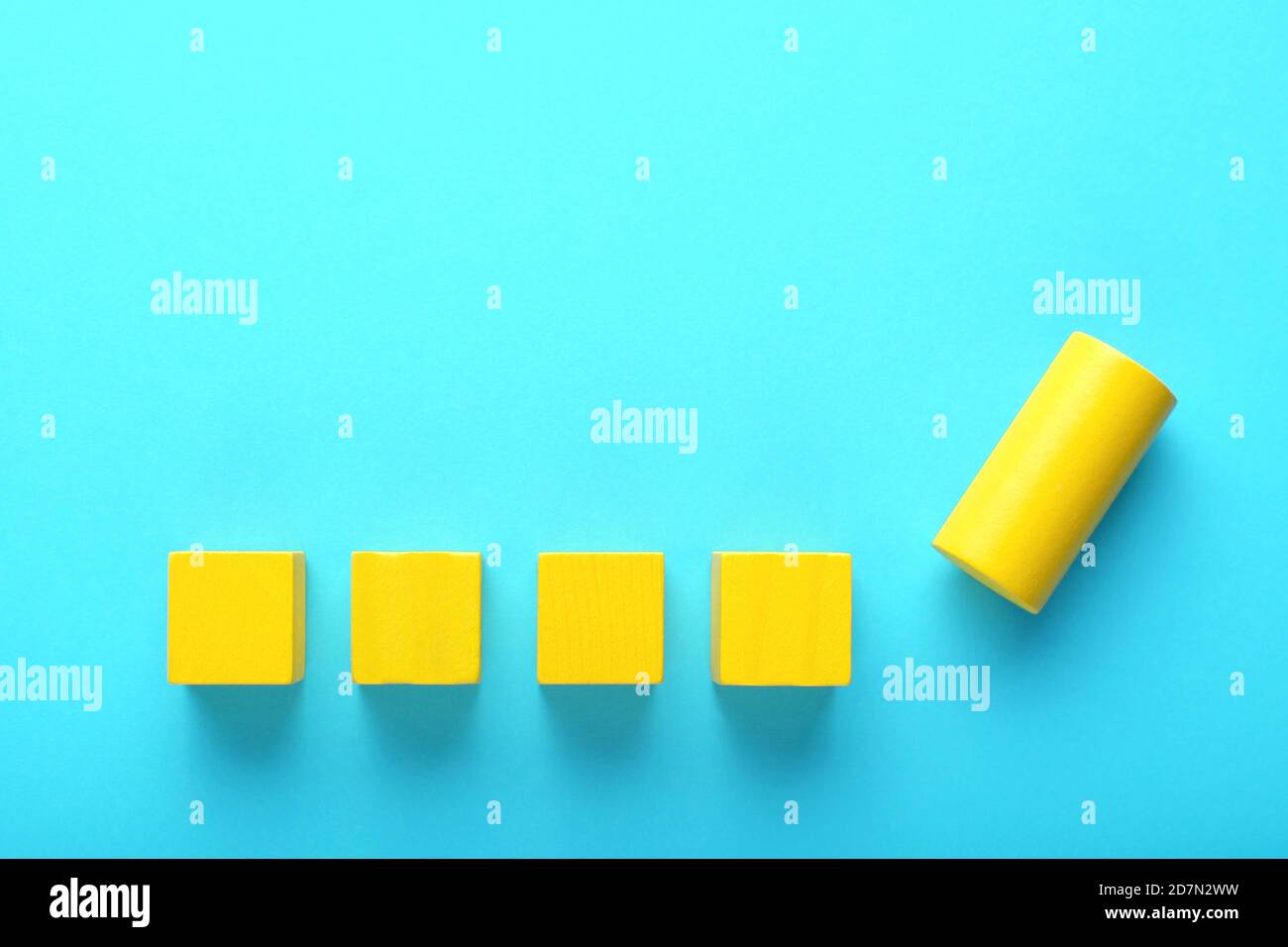 Yellow cubes hi-res stock photography and images - Alamy