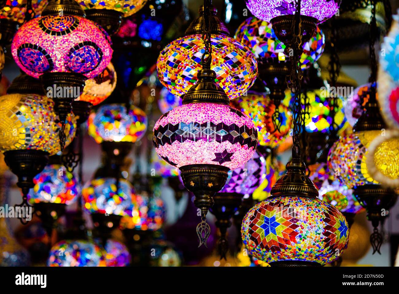 traditional Turkish lanterns at a market Stock Photo - Alamy