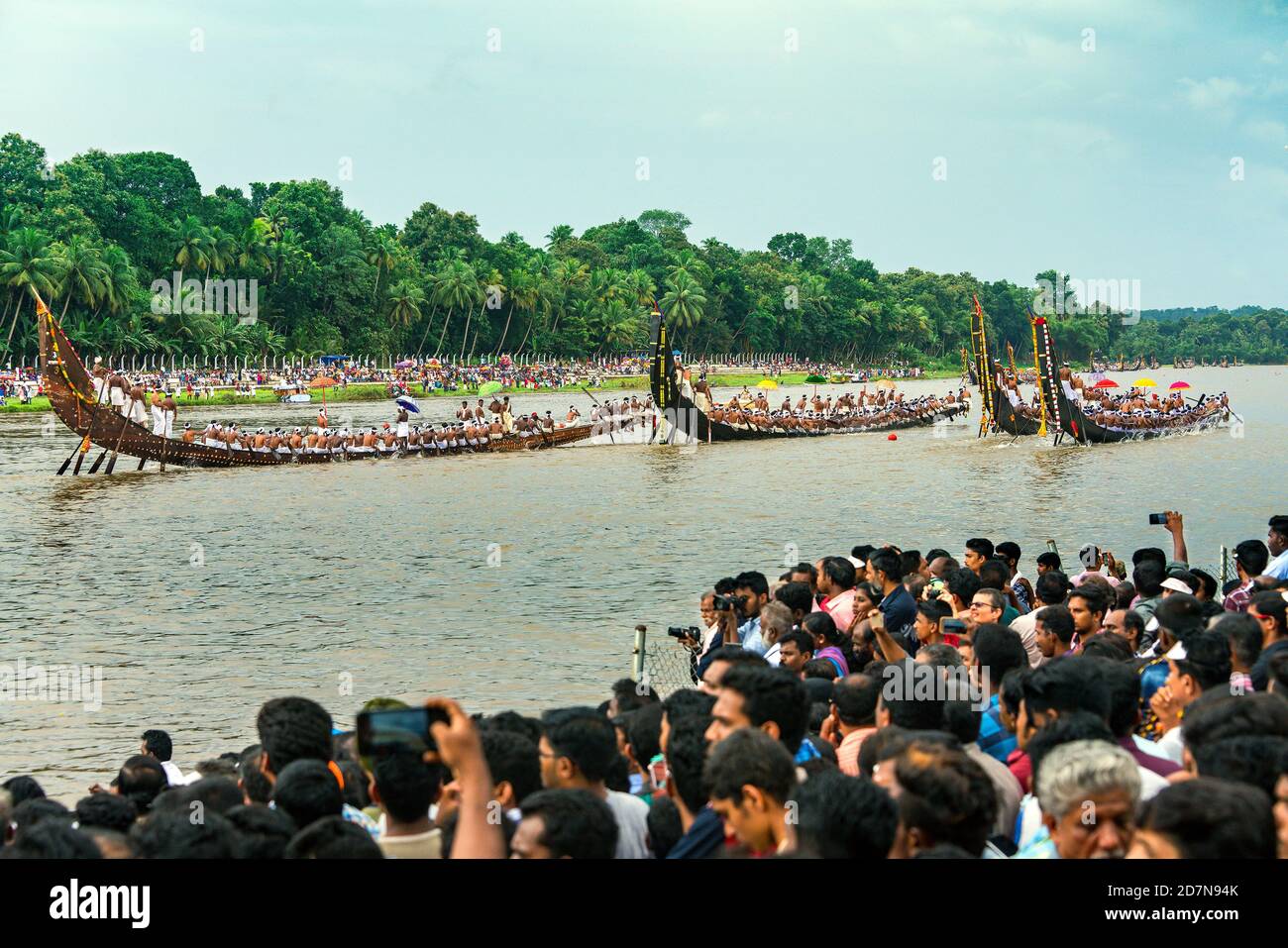 Aranmula, 08 September ,2017: Spectators watch traditional Annual Snake ...