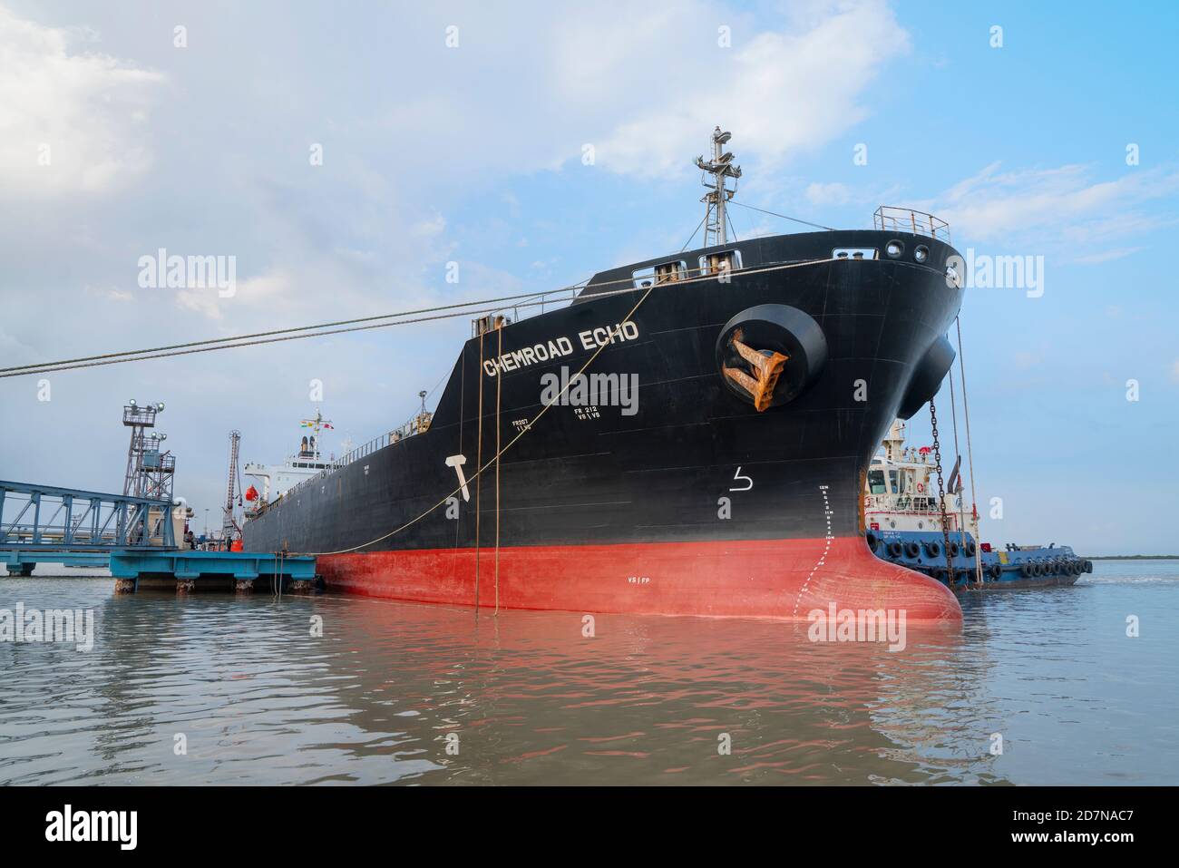 Kandla sea port hi-res stock photography and images - Alamy